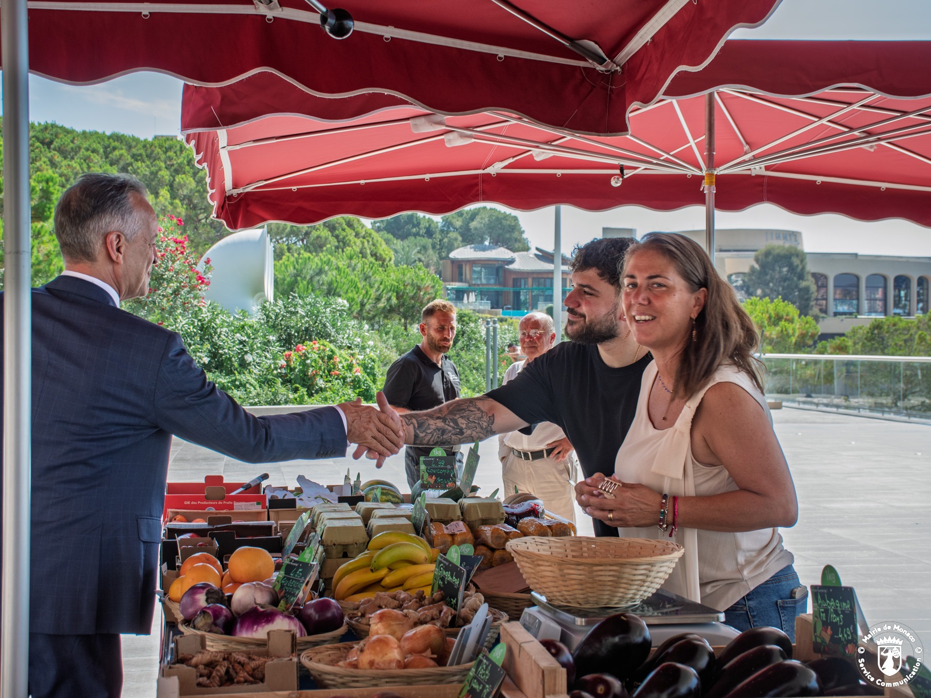 Le Maire Georges Marsan a inauguré le nouveau Petit Marché du Larvotto ...
